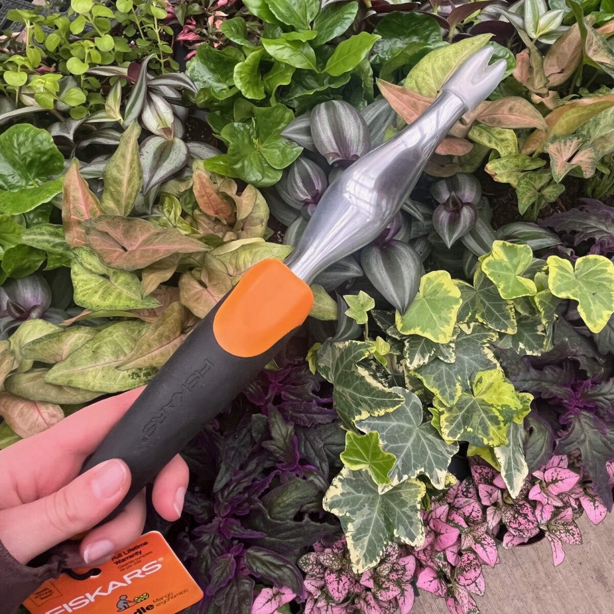 Fiskars Ergo Weeder - Klein's Floral & Greenhouses